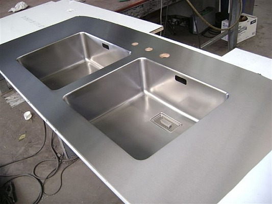 Alinco Nieuws: Ingelaste spoelbakken in inox keukenwerkblad › Nieuws ...